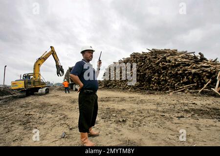 Pulp and paper mill, Riau, near Pekanbaru, Sumatra, Indonesia Stock ...
