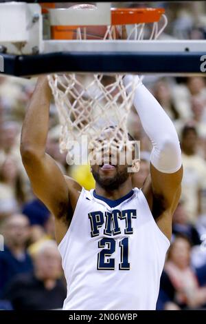 Pittsburgh's Sheldon Jeter (21) plays against Duke in an NCAA college ...