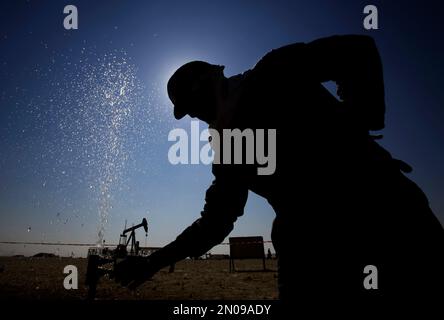 Pipelines in the desert of Saudi Arabia from the Aramco oil fields ...