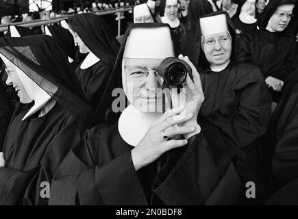 Twins sisters nuns Stock Photo - Alamy