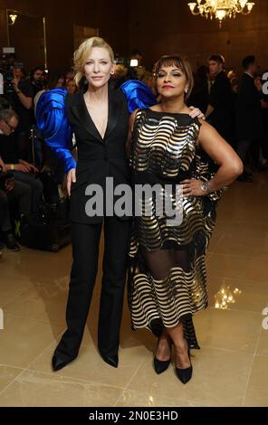 Cate Blanchett and Danielle de Niese pose for photographers upon ...