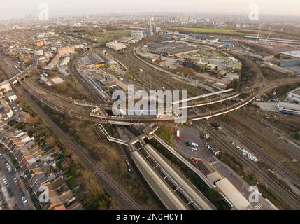 Willesden junction railway station Stock Photo - Alamy