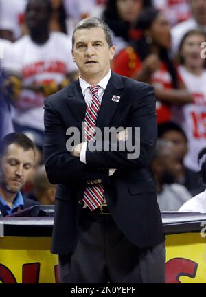Maryland head coach Mark Turgeon, left, listens as center Alex Len, of ...