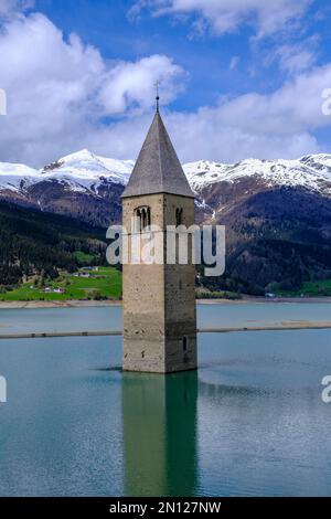 Church tower of Alt-Graun, Reschenstausee Reschensee, Graun im ...