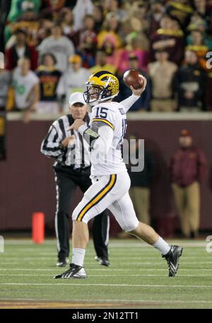 Michigan quarterback Jake Rudock (15) scrambles in the second quarter ...