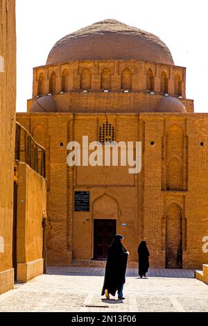 Mashhad-i Davazdah Imam, mud buildings in the old city, Yasd, Yasd ...