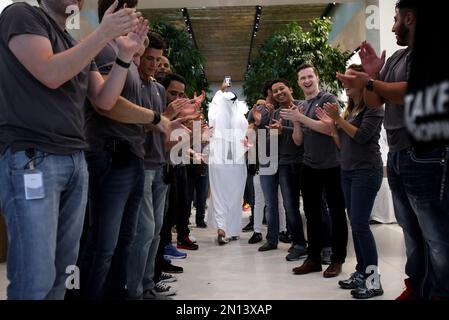 Apple store in Yas Mall in Abu Dhabi, Abu Dhabi. United Arab Emirates ...