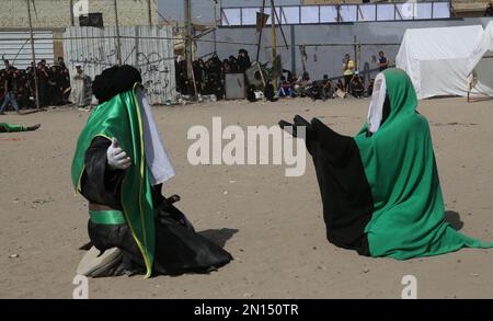 Dressed in costumes, Iraqi Shiite faithful re-enact the 680 A.D. battle ...