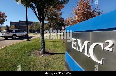 Dell EMC logo, sign on computer data storage company office in Silicon ...