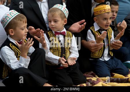 Kosovo Muslims offer Eid al-Adha prayers outside Sultan Mehmet Fatih ...