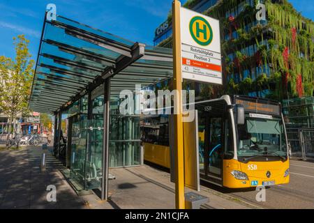Haltestelle Bus, Rotebühlplatz, Stadtmitte, Stuttgart Stock Photo - Alamy