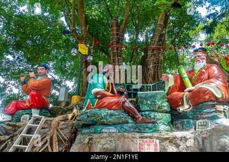 Seremban, Malaysia; Centipede Temple, buddhist temple, Statues ...