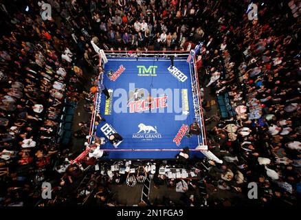 Heavyweight champion Rocky Marciano (center), with his wife Barbara ...