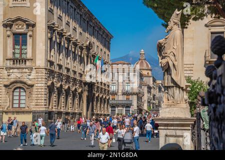 View of Piazza Duomo and Mount Etna in the background, Catania, Sicily ...