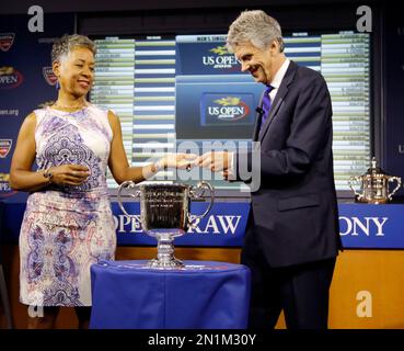 Billie Jean King, left, and Kathy Harter, both U.S. tennis stars, pose ...