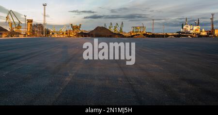 Large asphalt yard in the seaport Stock Photo - Alamy