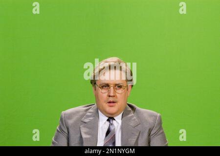 Peter Kay as Brian Potter in the 2005 Comic Relief 'Amarillo' video ...