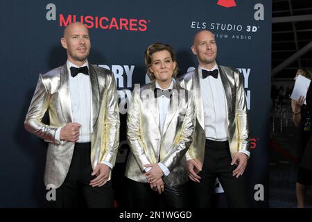 LOS ANGELES - DEC 3: Phil Hanseroth, Brandi Carlile, Tim Hanseroth at ...