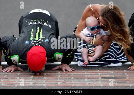 Kyle Busch, right, kisses his wife Samantha Busch before the start of ...