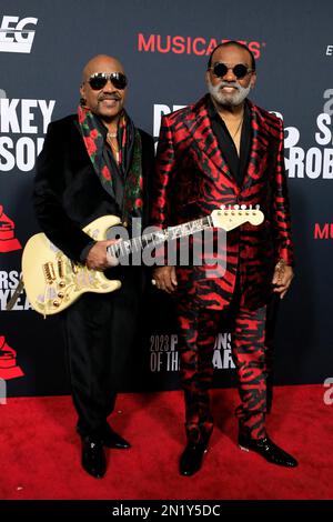 LOS ANGELES - DEC 3: Ernie Isley, Ronald Isley, The Isley Brothers at ...