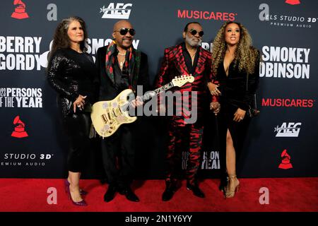 LOS ANGELES - DEC 3: Ernie Isley, Ronald Isley, The Isley Brothers at ...