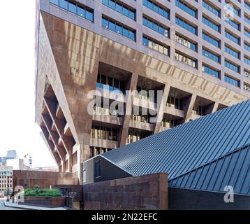 Boston Financial District: 100 Federal Street, aka Pregnant Building ...