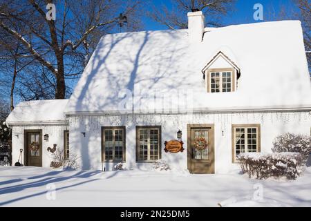 Old circa 1886 Canadiana cottage style home with white stucco cladding ...