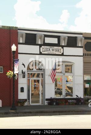 Monticello, GA, USA. Small businesses in Monticello Square Stock Photo ...