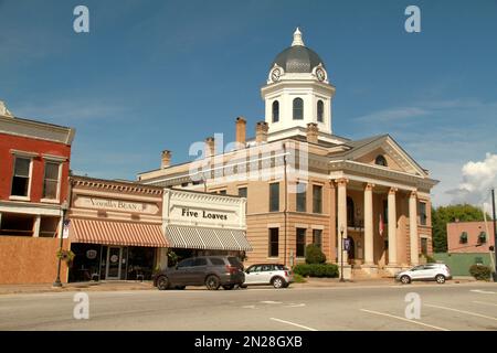 Monticello, GA, USA. Jasper County Courthouse and commercial buildings ...