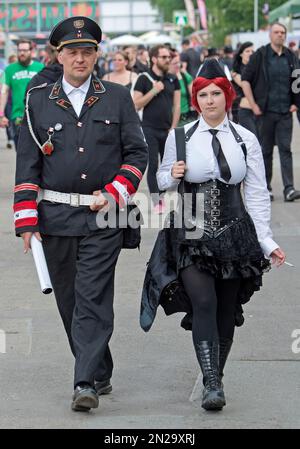 Participants of the the goth festival 'Wave Gothic Festival' pose for ...