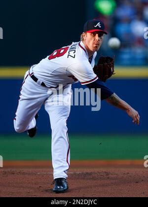 Atlanta Braves starting pitcher Mike Foltynewicz (26) throws a pitch ...