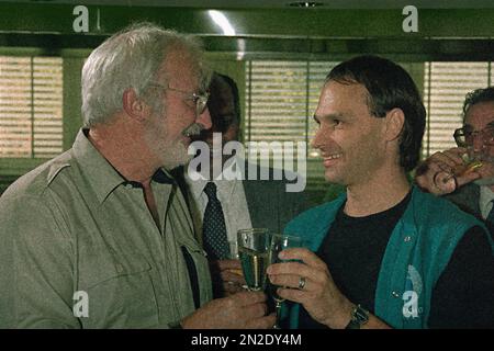 Scanning tunneling microscope, IBM research. The scanning tunelling ...