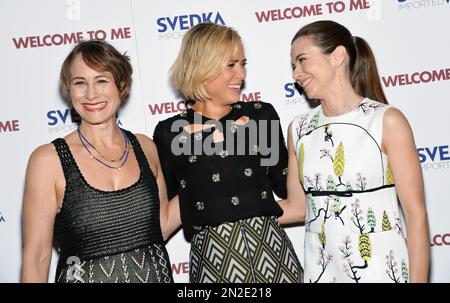 Shira Piven, from left, director Adam McKay and daughters Pearl McKay ...