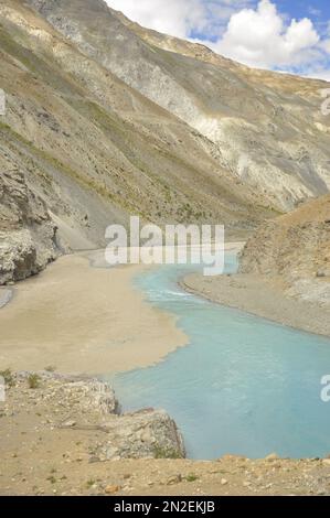 Sangam - Beautiful view of Confluence of the Zanskar and Indus rivers ...