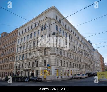 View of ancient buildings at the Vienna Ring Road (Ringstrasse), a ...
