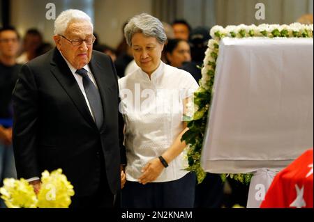 Lee Hsien Loong with his wife, Wong Ming Yang and elder daughter at the wedding of Lee Hsien ...
