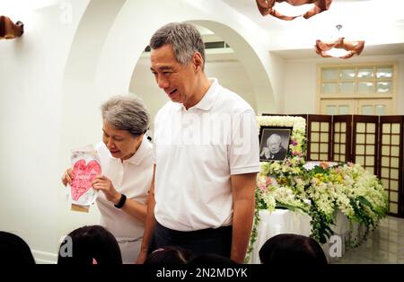 Lee Hsien Loong with his wife, Wong Ming Yang and elder daughter at the wedding of Lee Hsien ...
