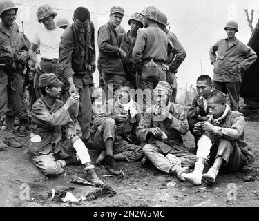 [ 1945 Japan - Japanese POWs in Okinawa ] — Japanese prisoners of war ...