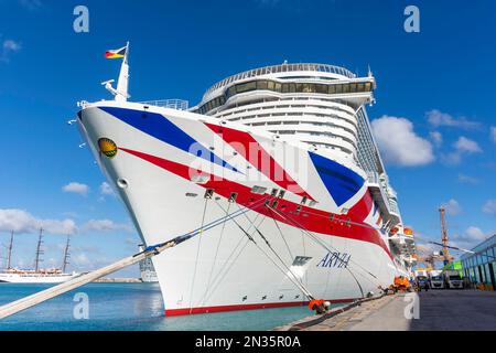 P&O Arvia Cruise Ship berthed in dock, St John's, Antigua, Antigua and ...