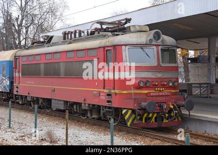 Skoda Type 44 electric locomotive with passenger train at Septemvri ...