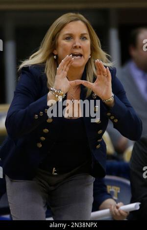 Pittsburgh head coach Suzie McConnell-Serio watches her players in the ...