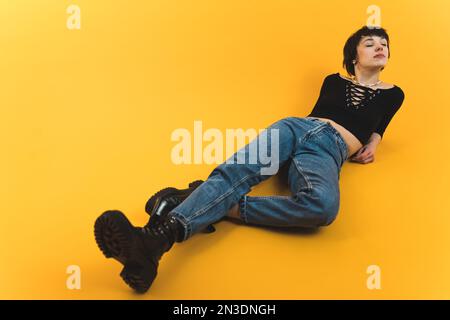 Young brunette woman over grunge grey wall wearing big sunglasses very ...