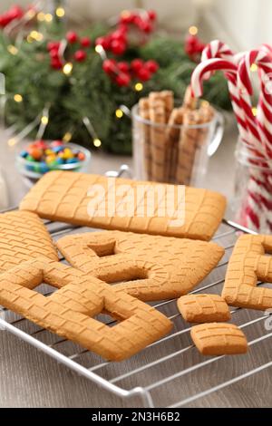 Parts of gingerbread house on cooling tray, closeup Stock Photo - Alamy