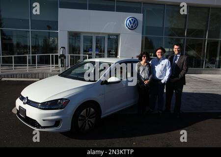 Steve Wyman of Volkswagen America, Bruce Oberg, Annette Toutonghi and ...