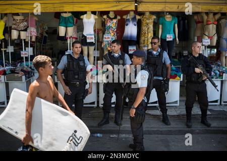 UPP Rocinha Pacifying Police Unit ( Unidade de Polícia Pacificadora ...