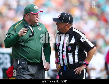 Referee Bill Vinovich (52) speaks with line judge Mark Perlman (9 ...