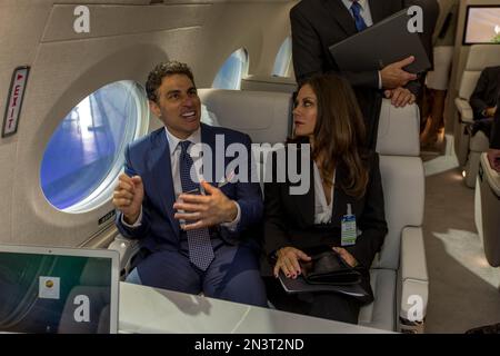 Flexjet chairman Kenn Ricci and his wife Pamela admire the Gulfstream ...