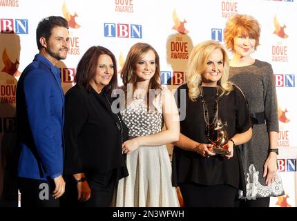 Karen Peck Gooch, right, Jeff Hawes, left, Susan Peck Jackson, second ...