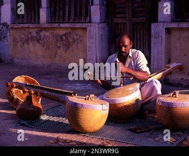 Veena Making in Thanjavur, Tanjore, Tamil Nadu, India Stock Photo - Alamy