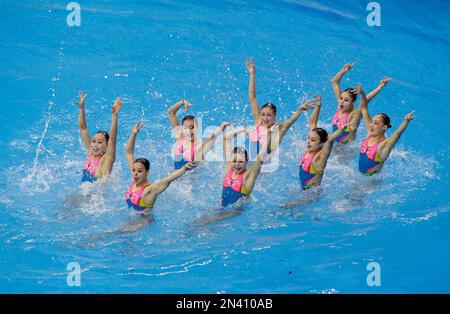 North Korean synchronized swimming team pose with their bronze medals ...